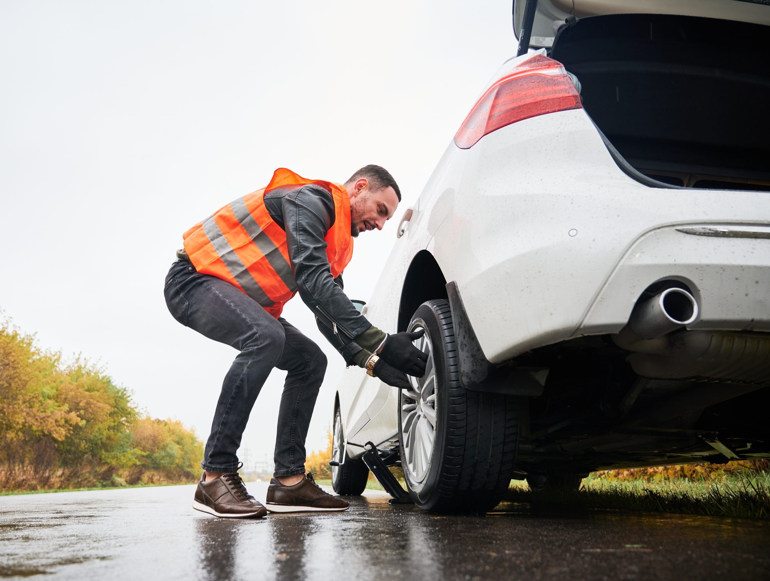 The Benefits of Roadside Assistance in Unexpected Car Troubles